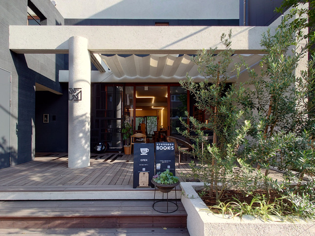 東京都内のおススメのブックカフェ30選を本好きがレポート | 本棚百景